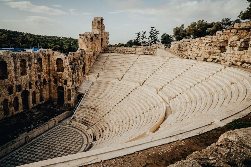 Entertainment in Ancient Greece: From Theater to Games of Chance